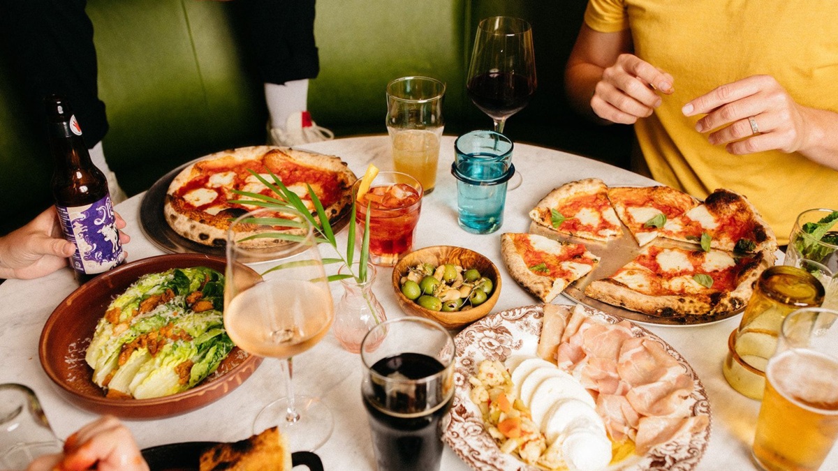 Frannie & The Fox Is Downtown Charleston's New Hotspot