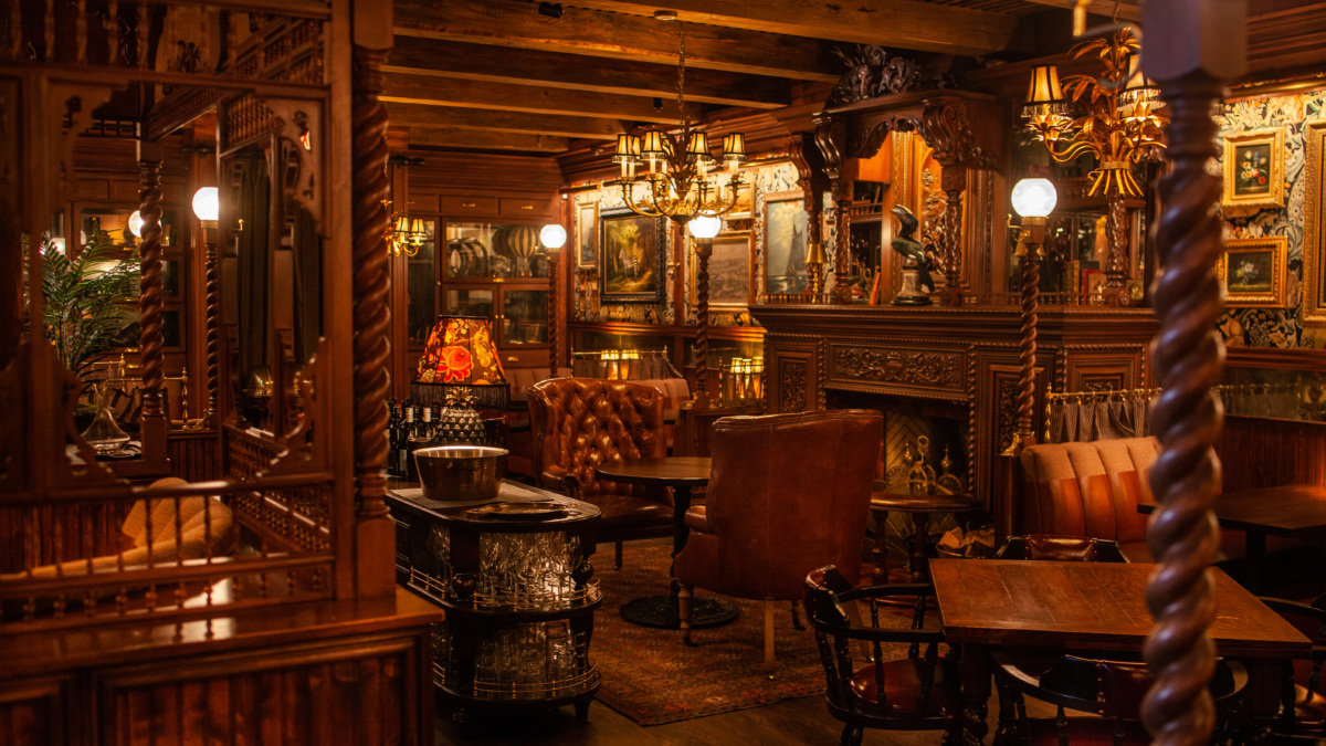 How to Get Into Armitage Alehouse, Chicago's Poshest Pub