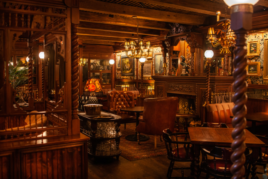 How to Get Into Armitage Alehouse, Chicago's Poshest Pub