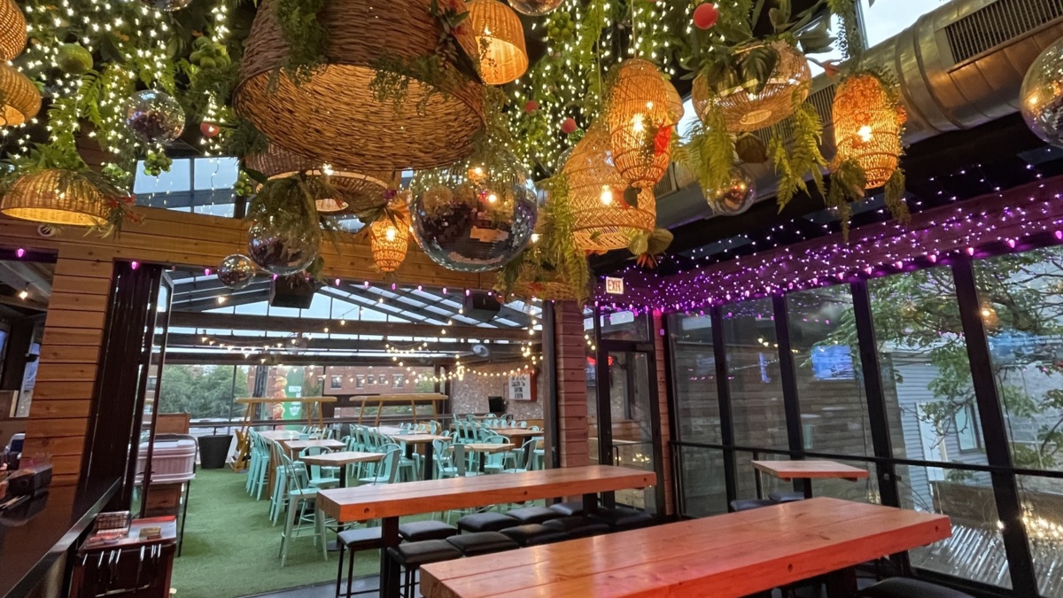 Chicago Restaurants Perfect For Group Dining and Drinking